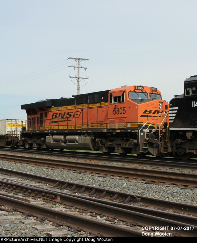 BNSF 5805